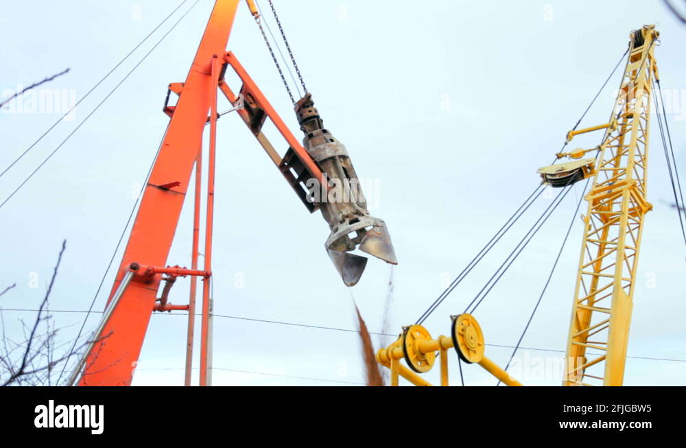 Crane bucket Stock Videos & Footage - HD and 4K Video Clips - Alamy