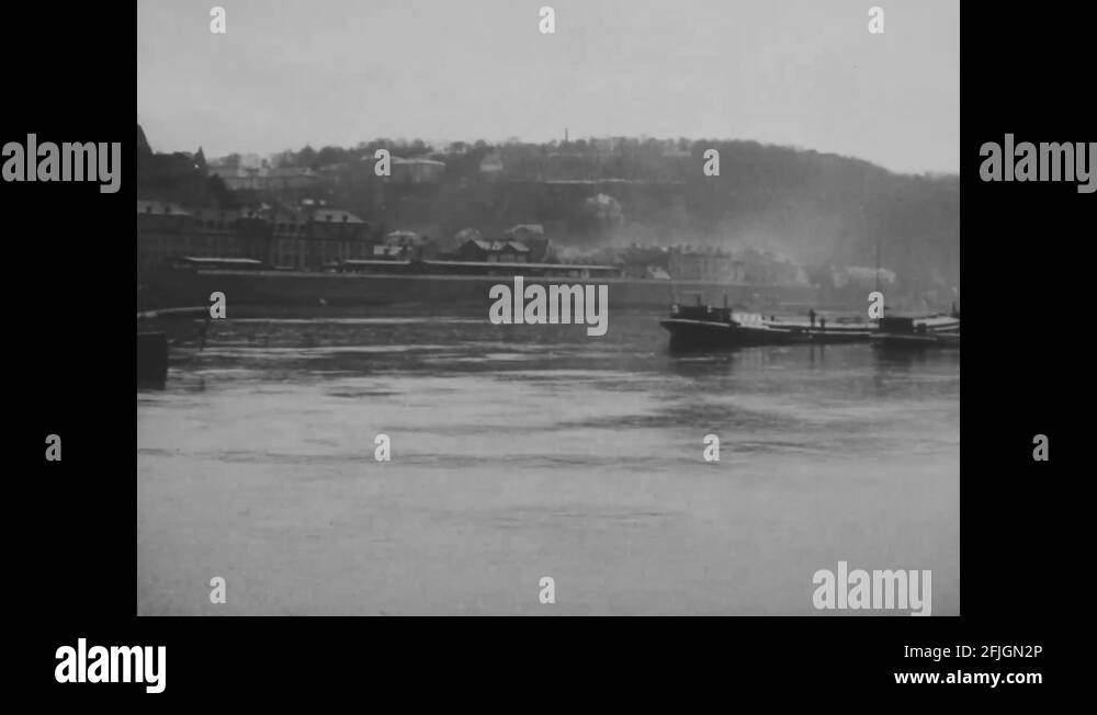 Pontoon boat bridge Stock Videos & Footage - HD and 4K Video Clips - Alamy