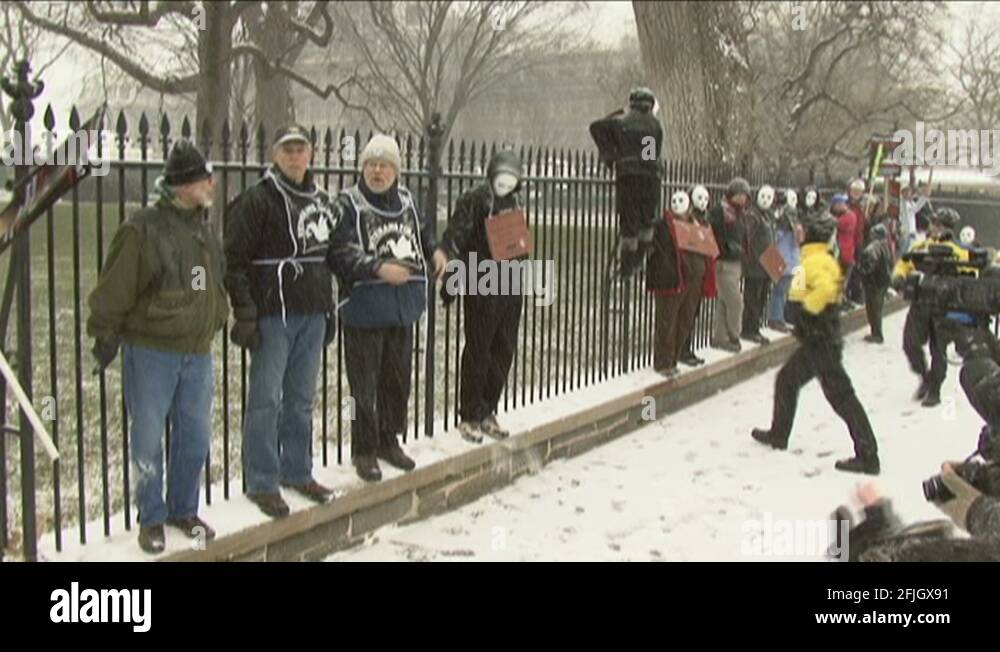 POLICE TAKEDOWN Stock Video Footage - Alamy