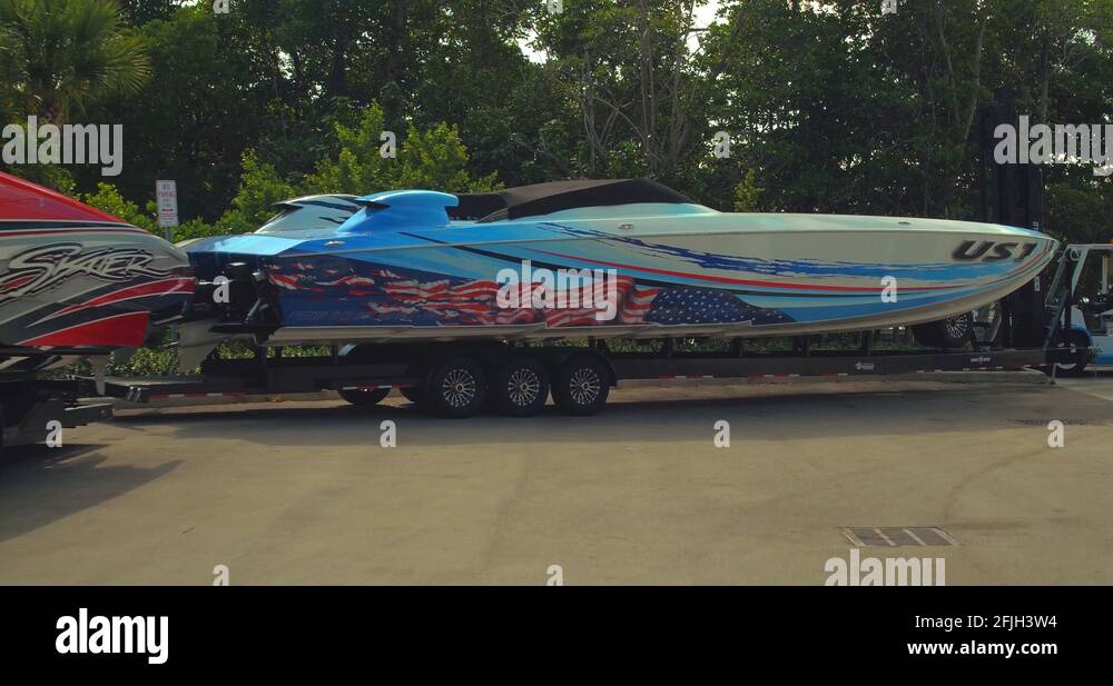 Racing boat Stock Videos & Footage - HD and 4K Video Clips - Alamy
