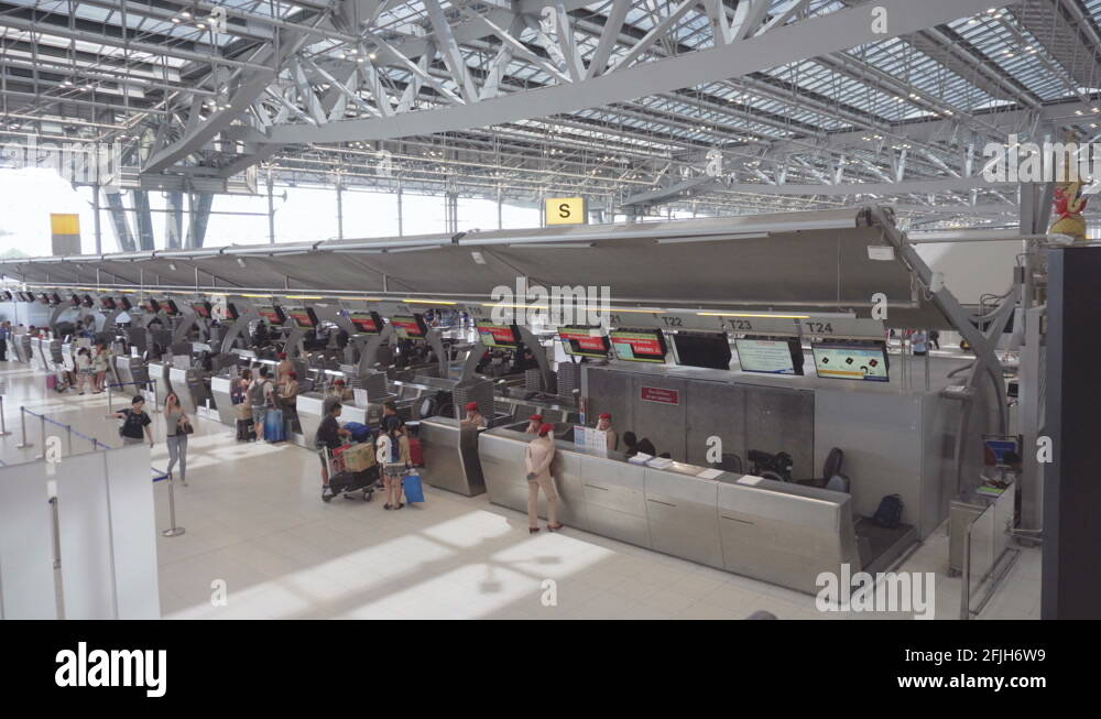 Airport vertical Stock Videos & Footage - HD and 4K Video Clips - Alamy