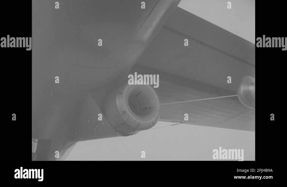 Flying boom aircraft Stock Videos & Footage - HD and 4K Video Clips - Alamy