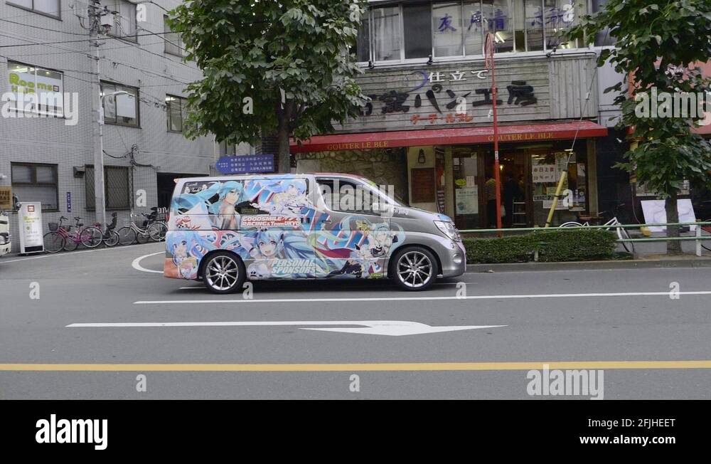 Toyota hiace minibus Stock Videos & Footage - HD and 4K Video Clips - Alamy