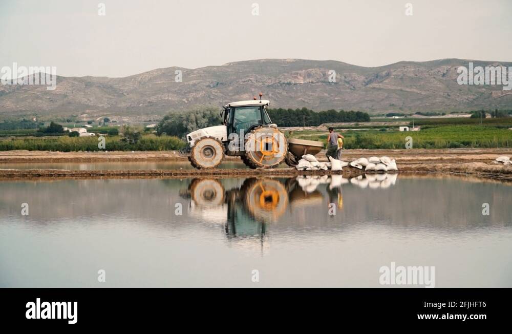 Loading hopper farm Stock Videos & Footage - HD and 4K Video Clips - Alamy