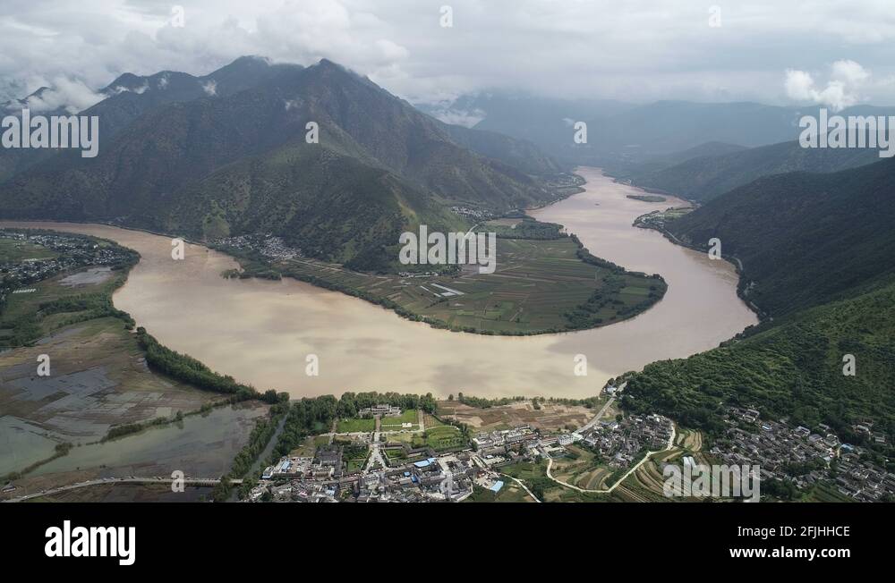 China landscapes - meandering Yangtze river and green mountains Stock ...