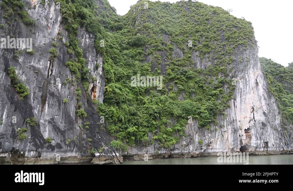 Ha Long Bay VietnamView of Halong Bay, Hang Sung Sot cave harbour Stock Video Footage - Alamy