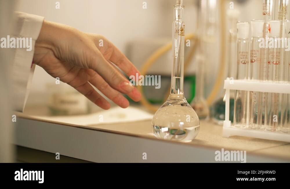Pipette and flask Stock Videos & Footage - HD and 4K Video Clips - Alamy