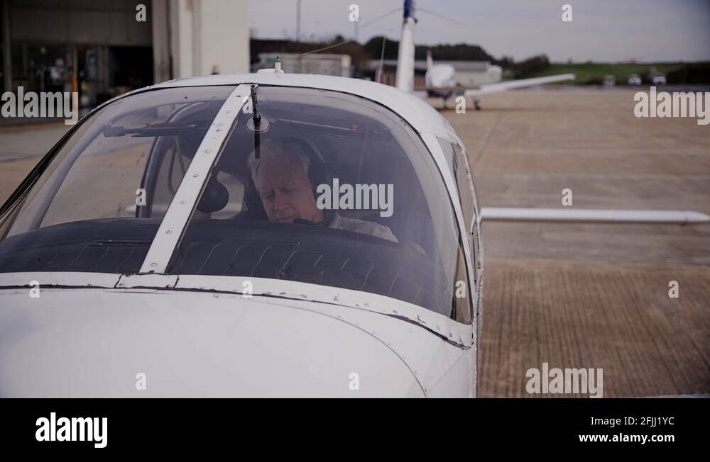 Takeoff checklist Stock Videos & Footage - HD and 4K Video Clips - Alamy