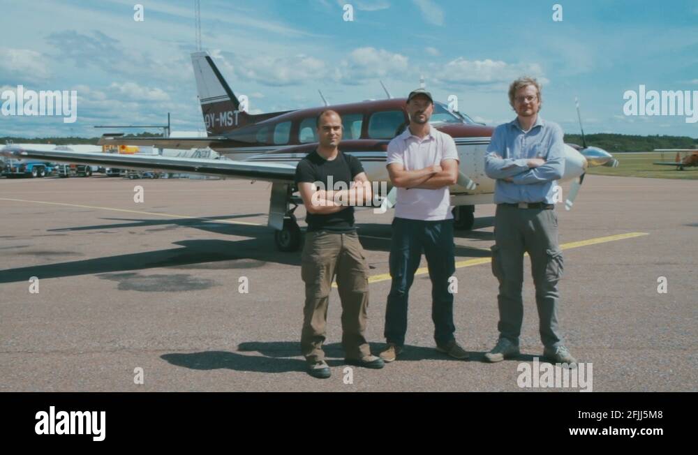 Aircraft wingman Stock Videos & Footage - HD and 4K Video Clips - Alamy