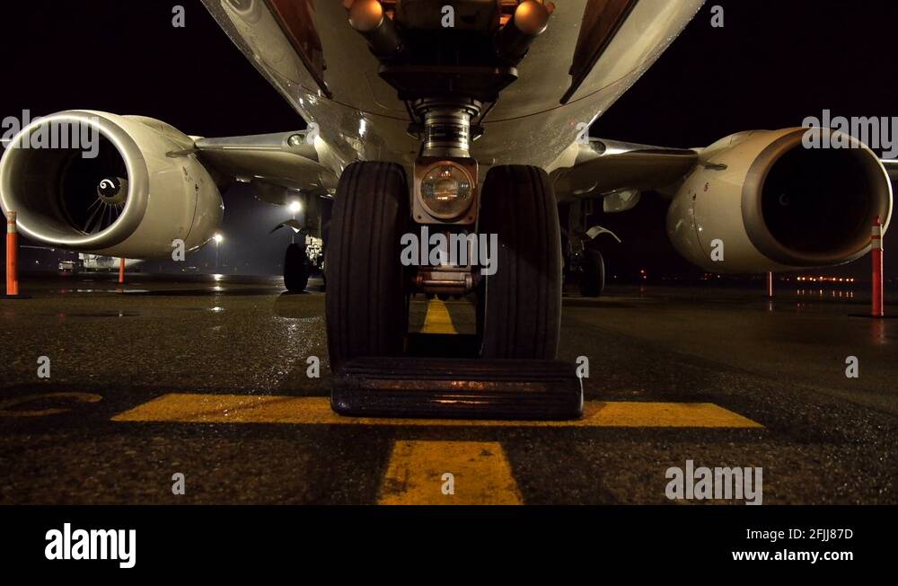 Boeing 737 maintenance Stock Videos & Footage - HD and 4K Video Clips ...