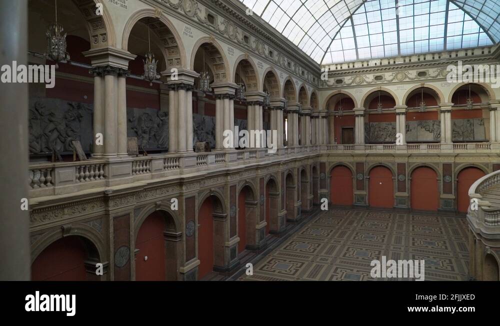 Portico central Stock Videos & Footage - HD and 4K Video Clips - Alamy