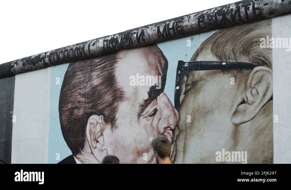 East side gallery kiss Stock Videos & Footage - HD and 4K Video Clips ...