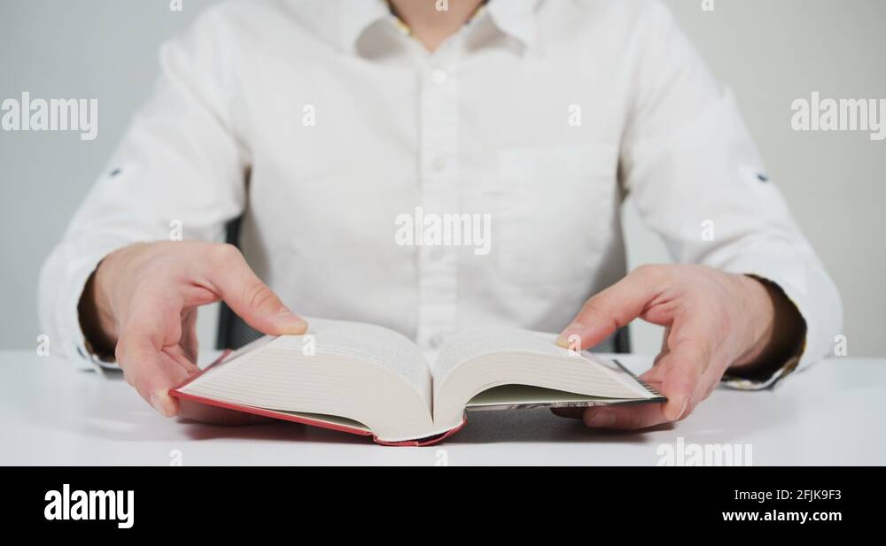 Closing a book Stock Videos & Footage - HD and 4K Video Clips - Alamy