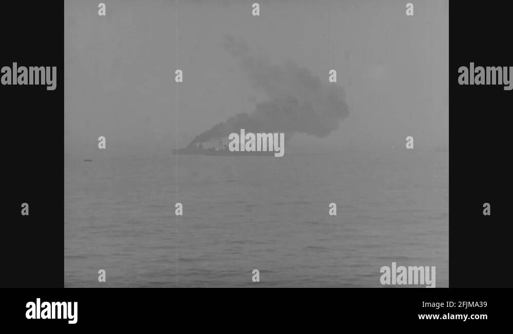 Ww2 warships smoke Stock Videos & Footage - HD and 4K Video Clips - Alamy