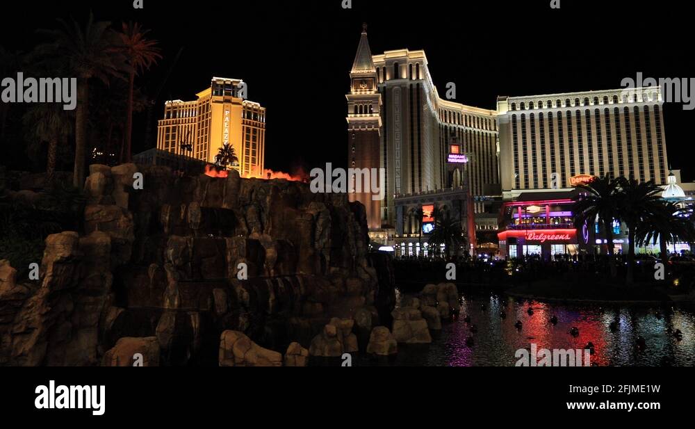 Night volcano fountain Las Vegas Strip resorts fast 4K Stock Video ...