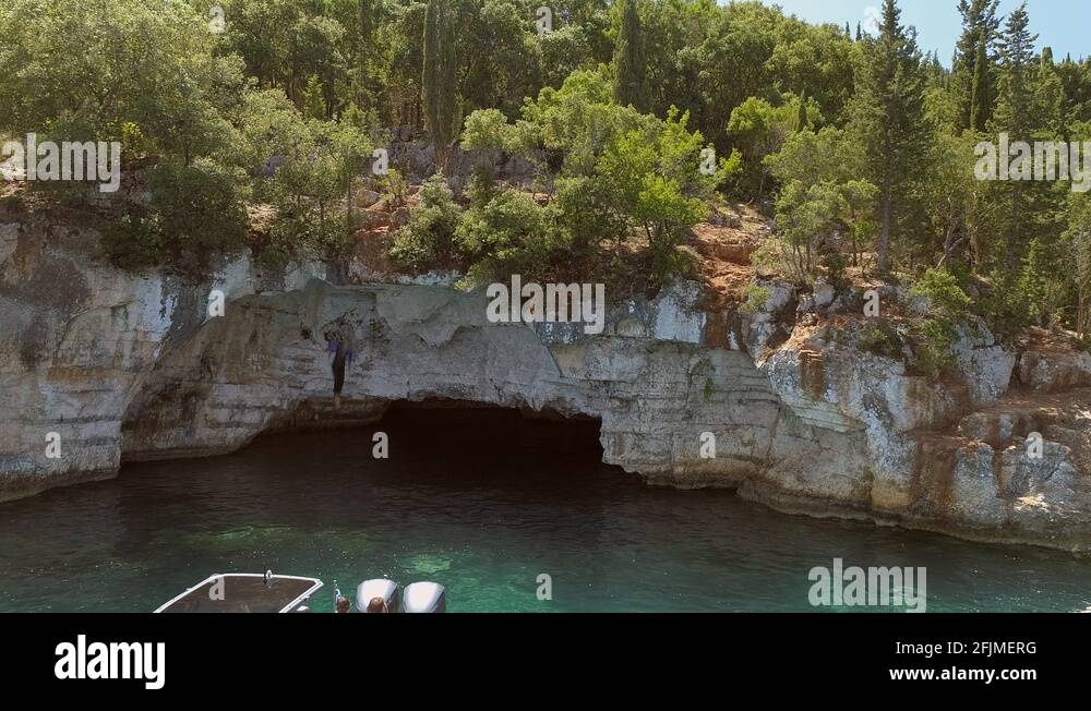 Formation jumping Stock Videos & Footage - HD and 4K Video Clips - Alamy