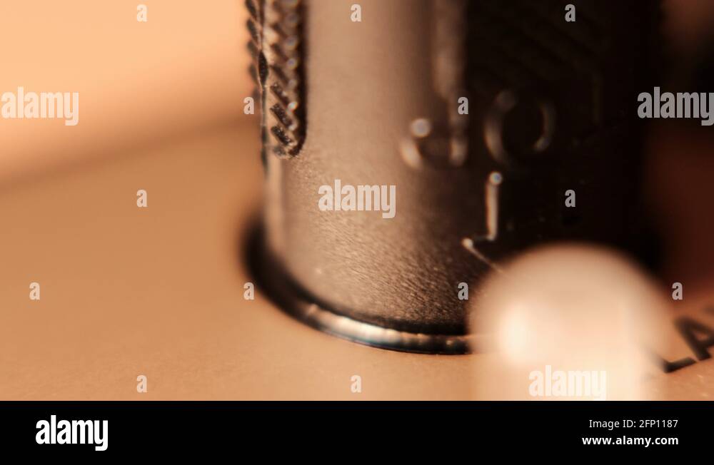 Plugging in and unplugging the midi connector into the midi in socket ...