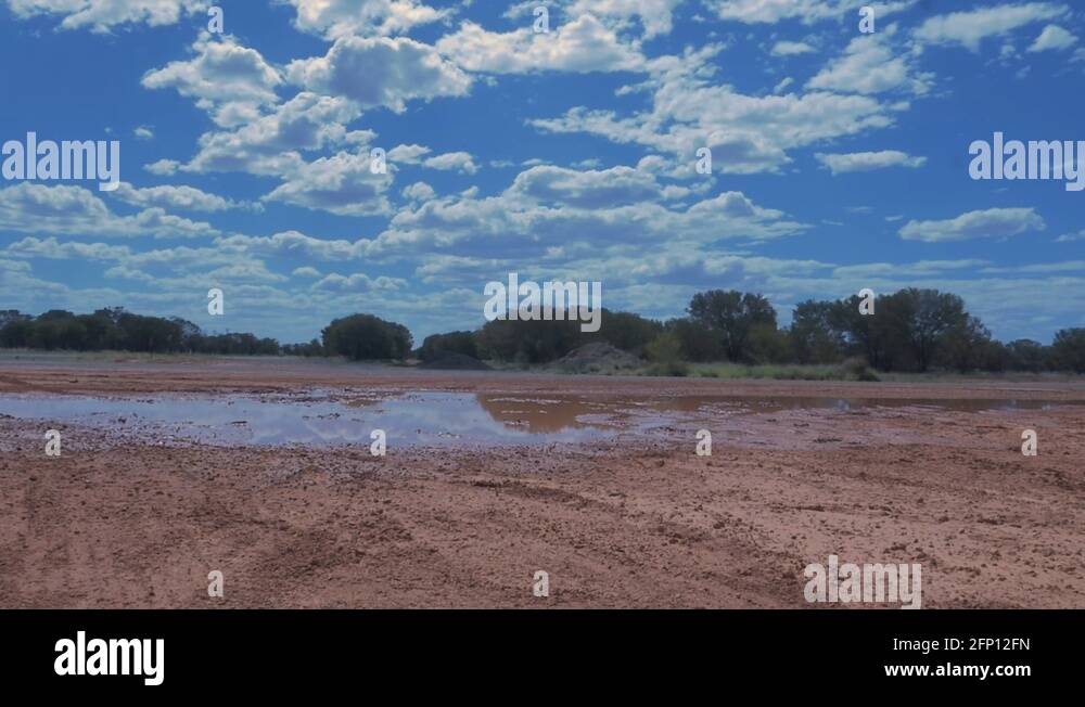 4WD goes offroad through a puddle in the Australian outback in epic ...