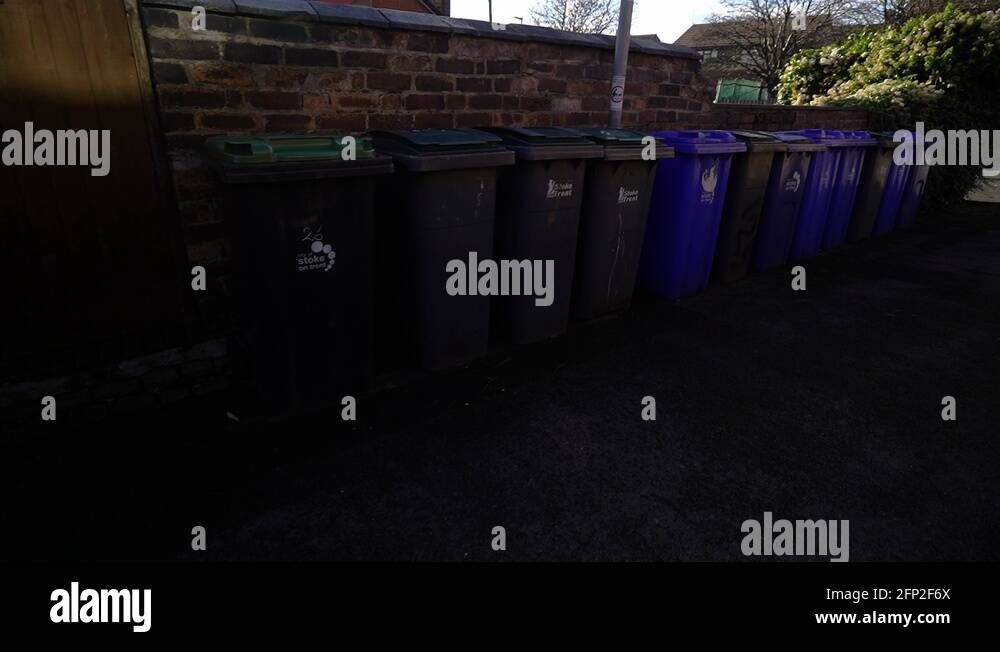 Binmen Stock Videos & Footage - HD and 4K Video Clips - Alamy