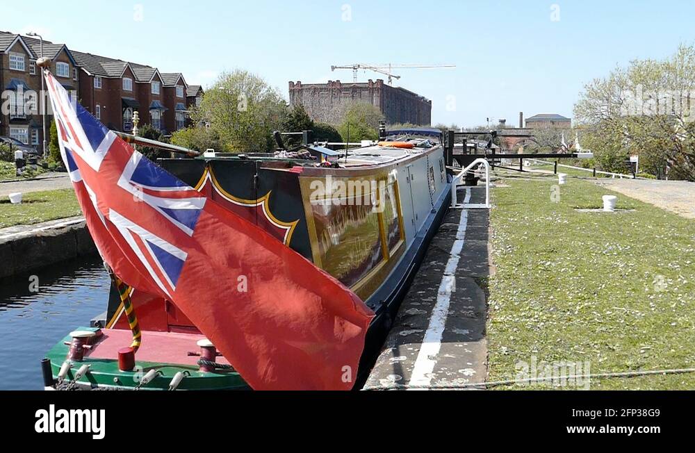 Red and green canal boat Stock Videos & Footage - HD and 4K Video Clips ...