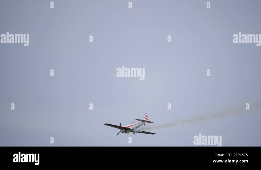 Plane in a climb Stock Videos & Footage - HD and 4K Video Clips - Alamy