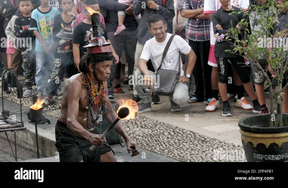 Amazing fire show street preformance of Dayak Kalimantan. 4K UHD Stock ...