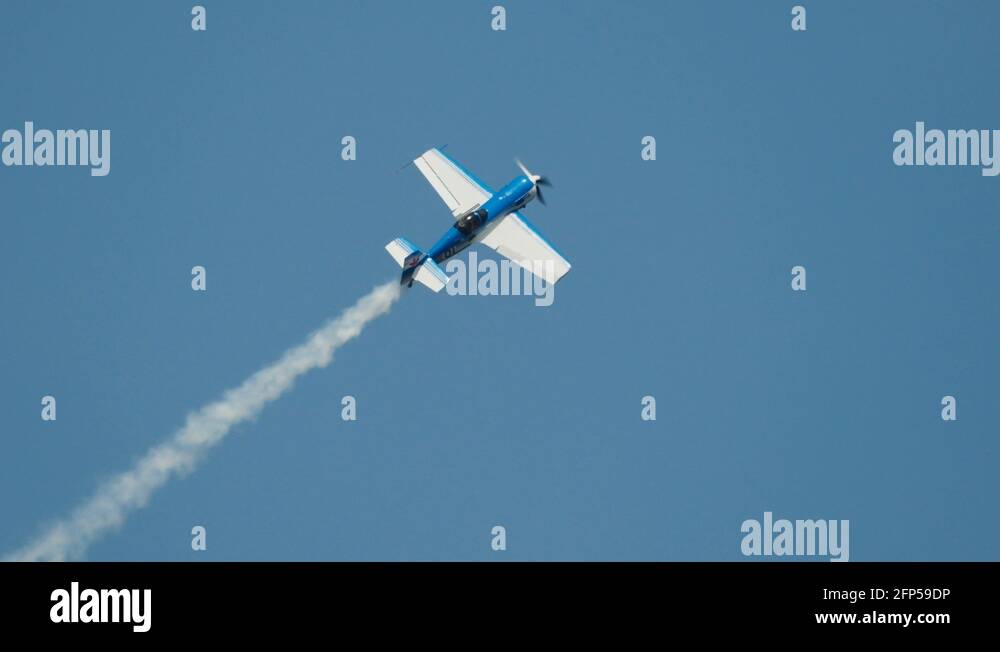 Barrell roll Stock Videos & Footage - HD and 4K Video Clips - Alamy