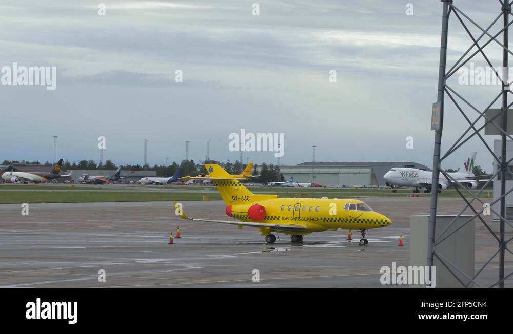 Boeing 747 take of side view Stock Videos & Footage - HD and 4K Video ...