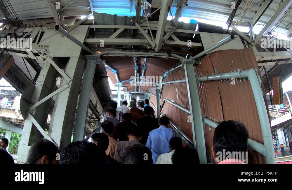 Mumbai local train crowd Stock Videos & Footage - HD and 4K Video Clips ...