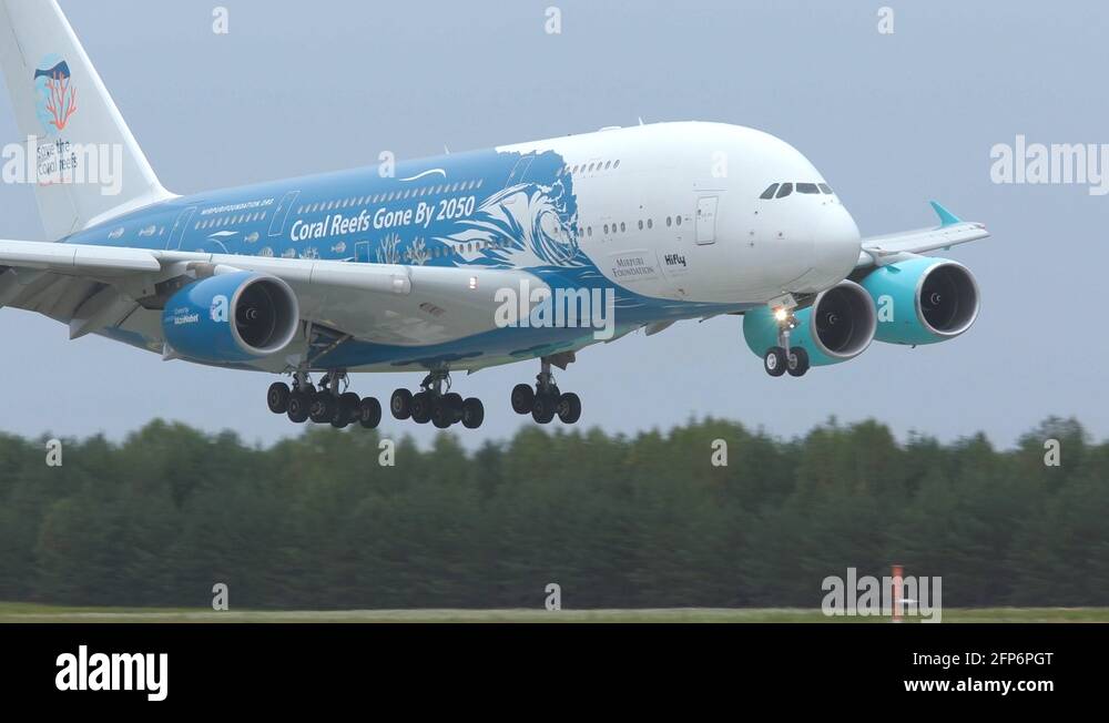 Airplane side view close up Stock Videos & Footage - HD and 4K Video ...