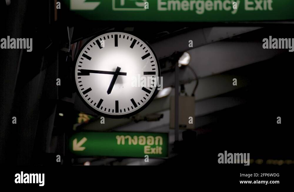 Metro station clock Stock Videos & Footage - HD and 4K Video Clips - Alamy