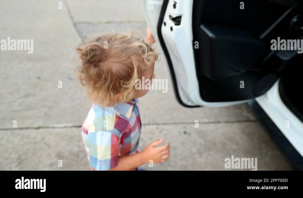 Closing car door Stock Videos & Footage - HD and 4K Video Clips - Alamy
