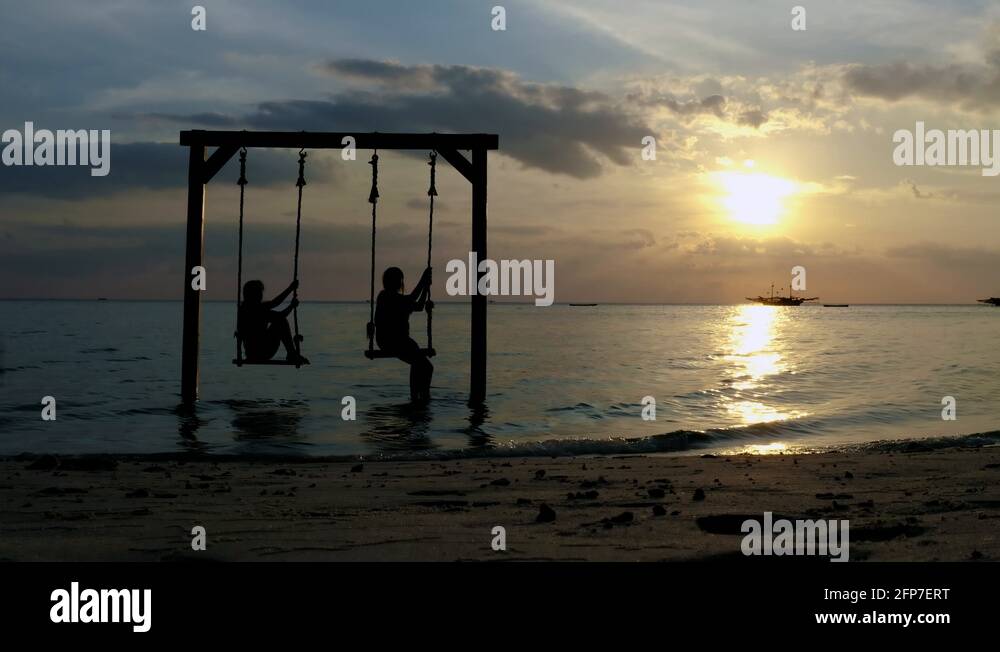 Ocean swing Stock Videos & Footage - HD and 4K Video Clips - Alamy