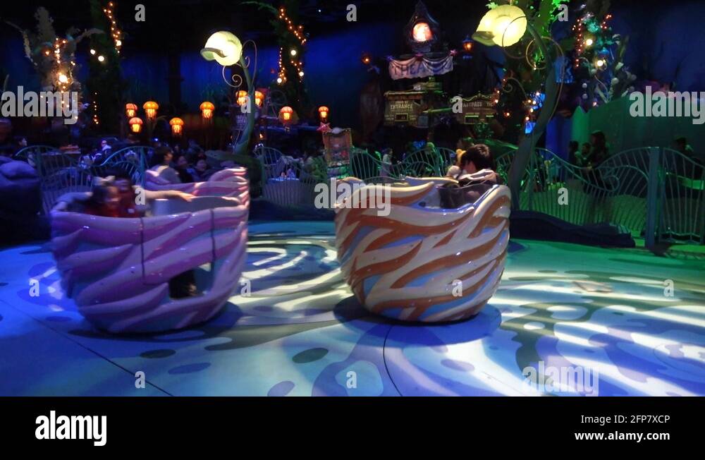 Aquarium roundabout Stock Videos & Footage - HD and 4K Video Clips - Alamy