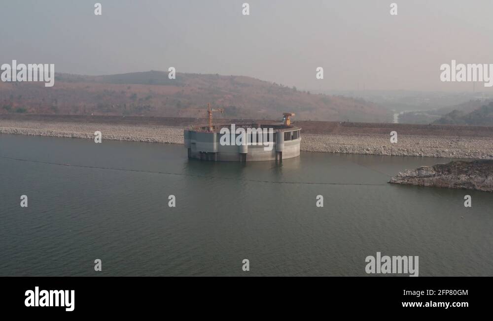 Round dam Stock Videos & Footage - HD and 4K Video Clips - Alamy