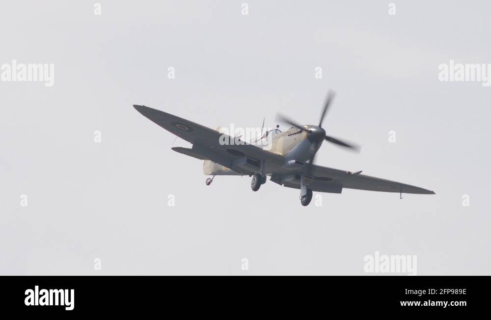Wwii spitfire Stock Videos & Footage - HD and 4K Video Clips - Alamy