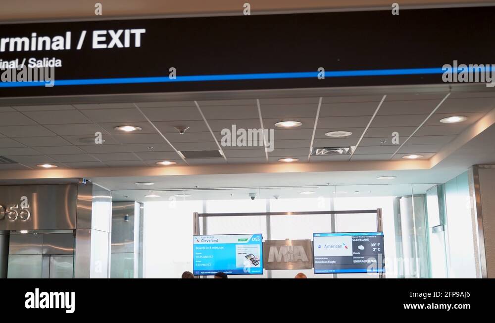 Baggage claim directions Stock Videos & Footage - HD and 4K Video Clips ...