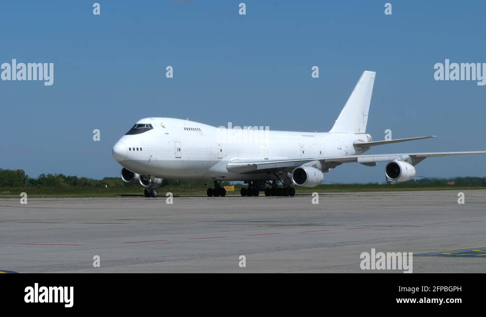 Jet freighter Stock Videos & Footage - HD and 4K Video Clips - Alamy