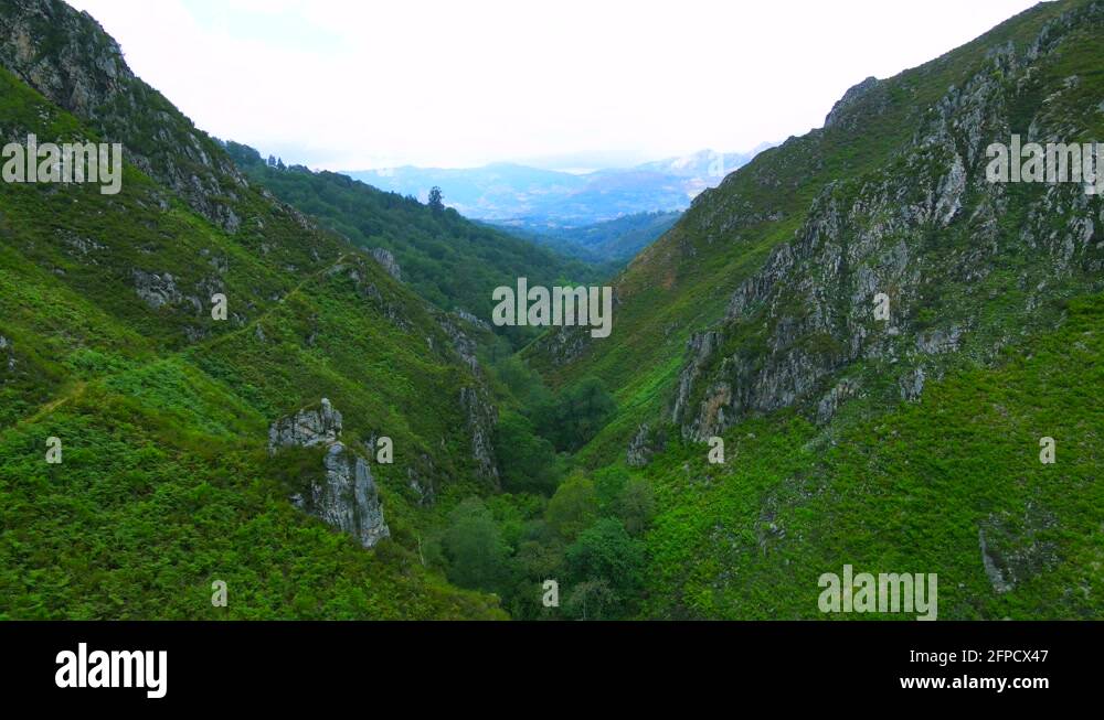 Interlocking valley Stock Videos & Footage - HD and 4K Video Clips - Alamy
