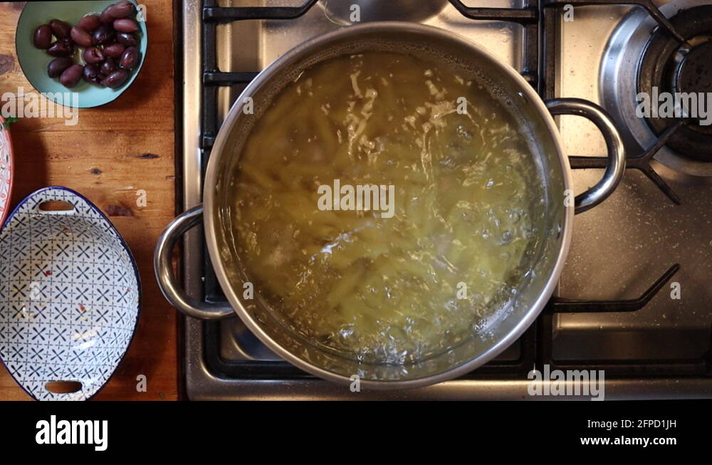 Pasta boiling Stock Videos & Footage - HD and 4K Video Clips - Alamy