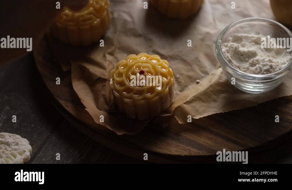 Mooncake rabbit Stock Videos & Footage - HD and 4K Video Clips - Alamy