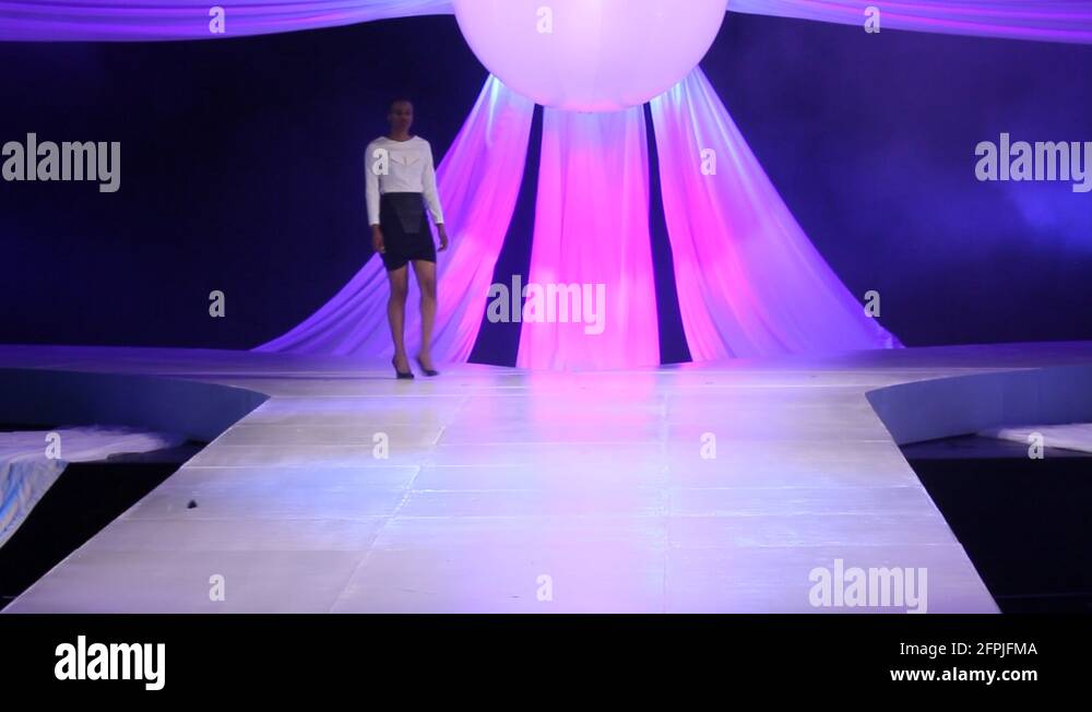 Vogue office Stock Videos & Footage - HD and 4K Video Clips - Alamy