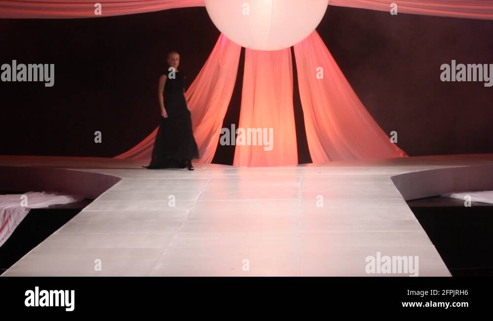 Cat walk model Stock Videos & Footage - HD and 4K Video Clips - Alamy