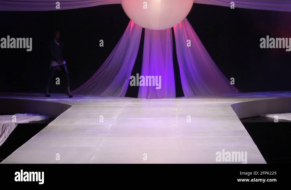 Female runway models Stock Videos & Footage - HD and 4K Video Clips - Alamy