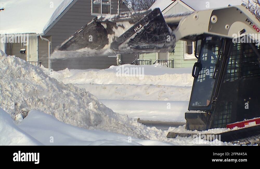 Winter snowstorm and blizzard leaves thousands stranded in Ontario ...