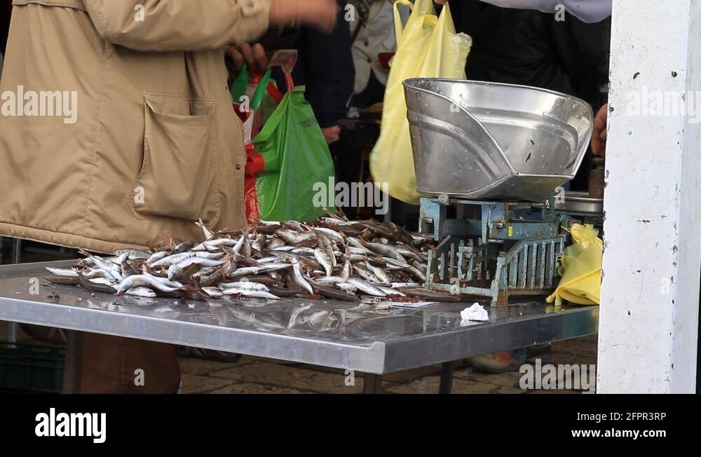 Split fish market Stock Videos & Footage - HD and 4K Video Clips - Alamy