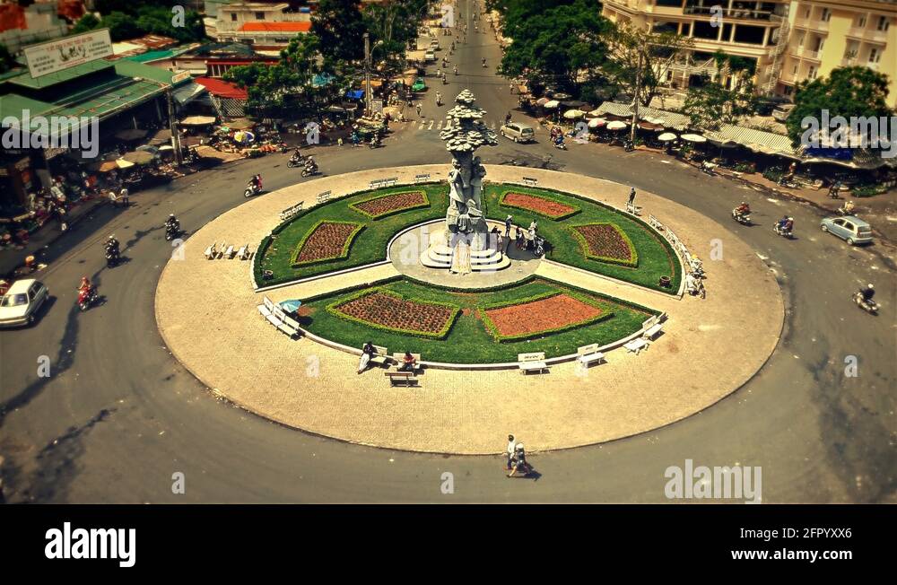 Roundabout statue market Stock Videos & Footage - HD and 4K Video Clips ...