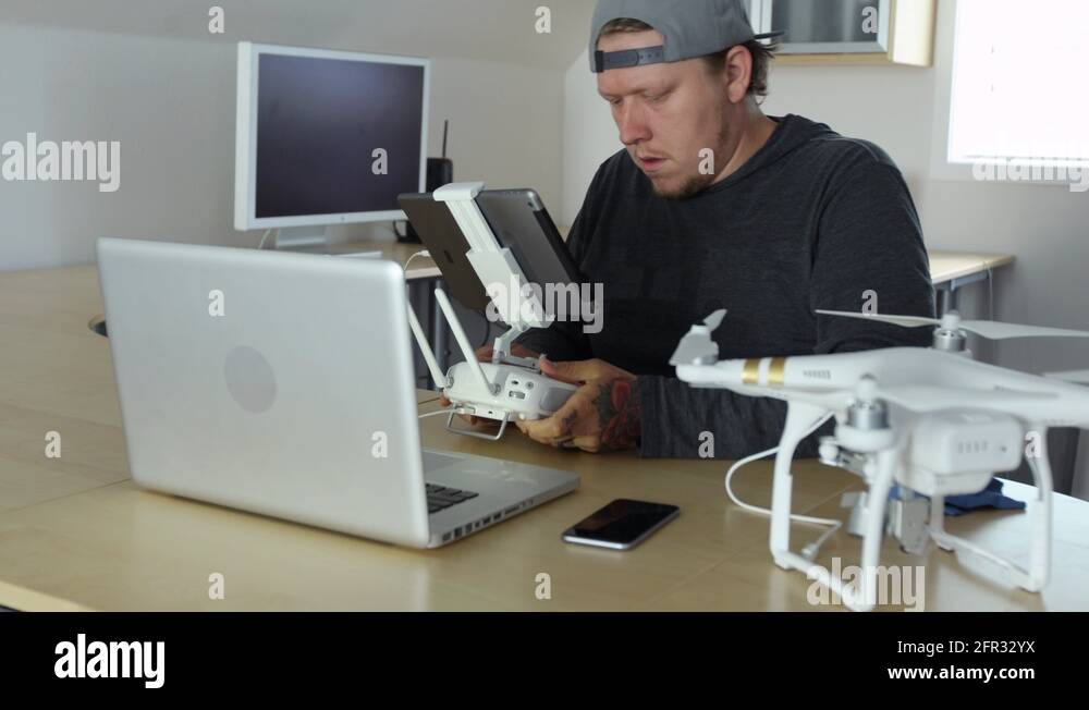 Unmanned office Stock Videos & Footage - HD and 4K Video Clips - Alamy