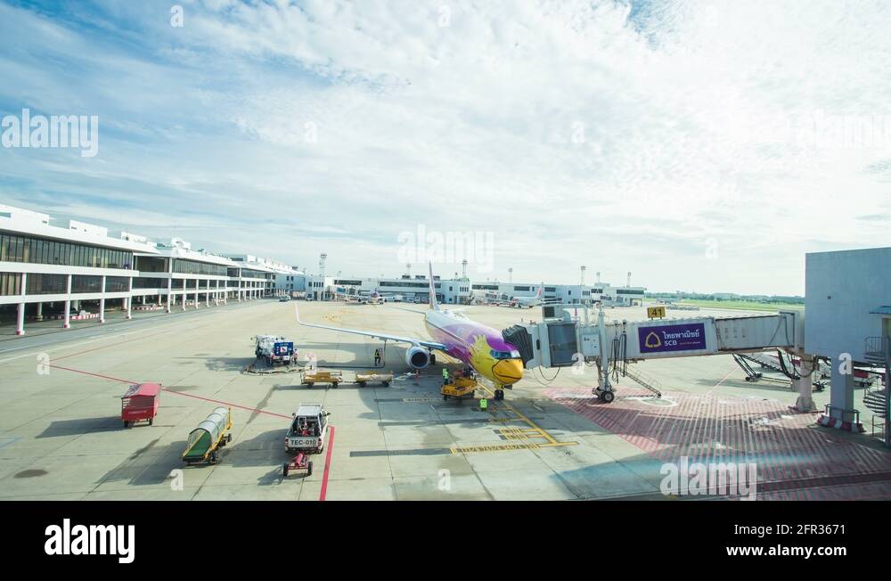 Air cargo freight plane loading Stock Videos & Footage - HD and 4K ...