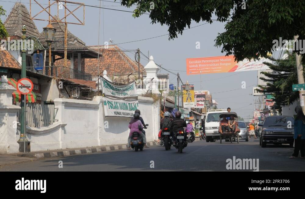 Java rickshaw Stock Videos & Footage - HD and 4K Video Clips - Alamy